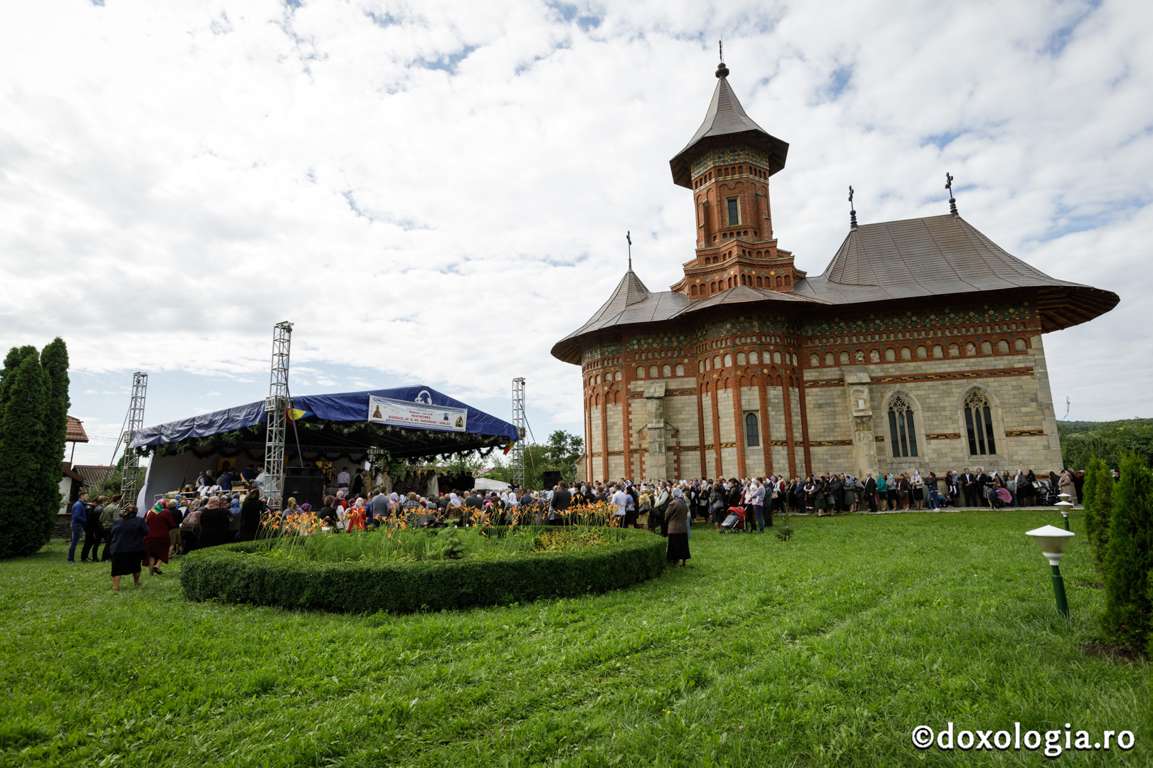 (Foto) Biserica ștefaniană Sfântul Gheorghe de la Hârlău a fost ...