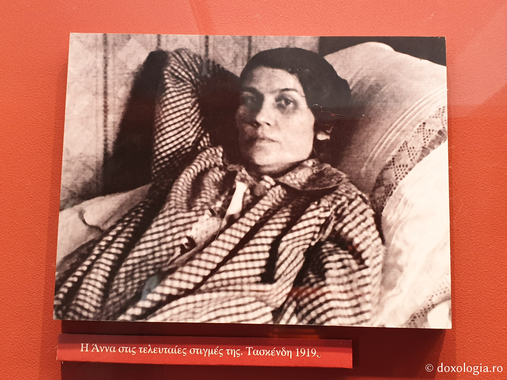 (Foto) Colecție impresionantă de obiecte și fotografii ale Sfântului ...