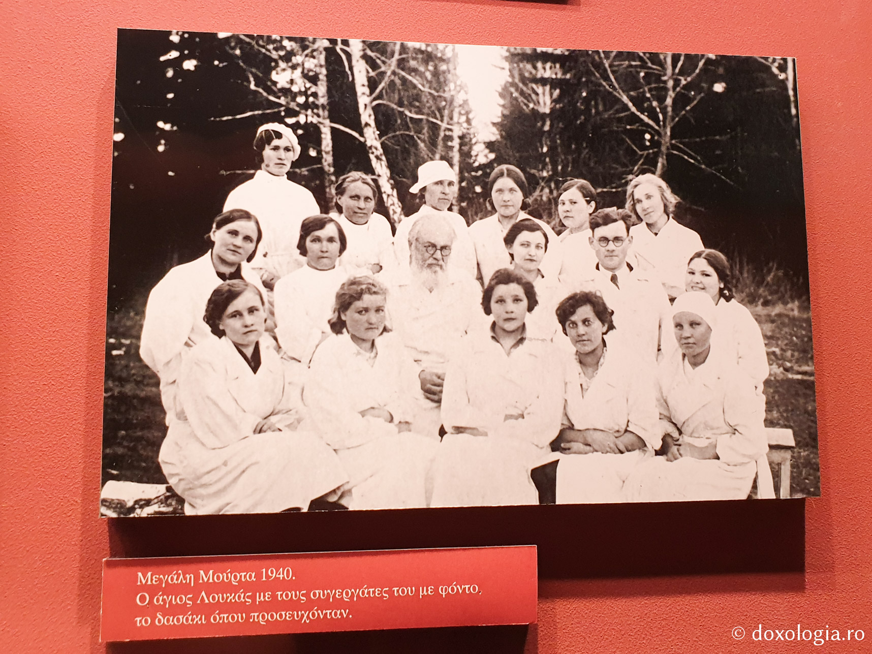 (Foto) Colecție impresionantă de obiecte și fotografii ale Sfântului ...