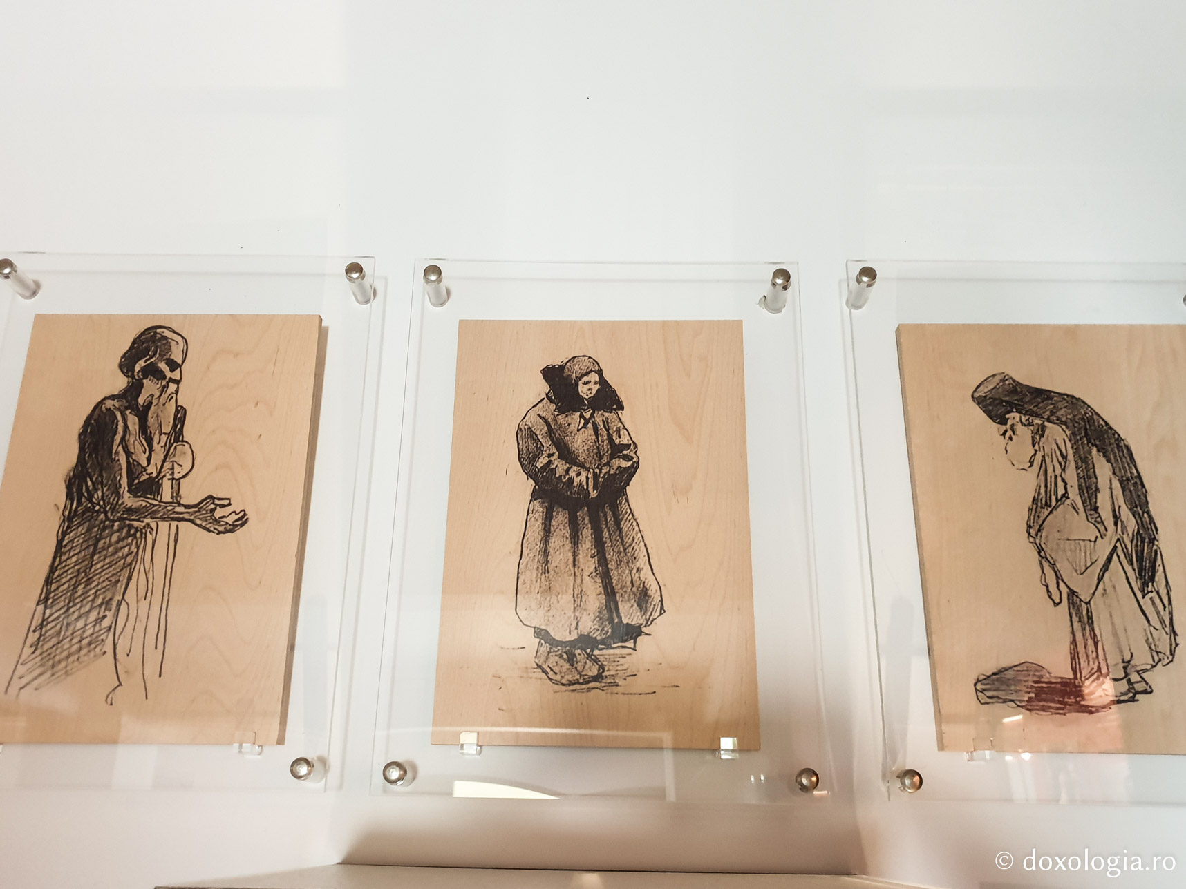 (Foto) Colecție impresionantă de obiecte și fotografii ale Sfântului ...