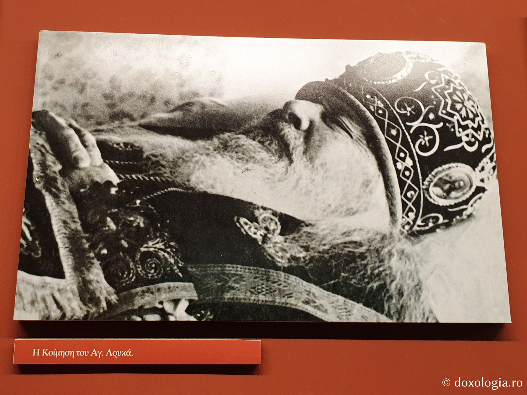 (Foto) Colecție impresionantă de obiecte și fotografii ale Sfântului ...