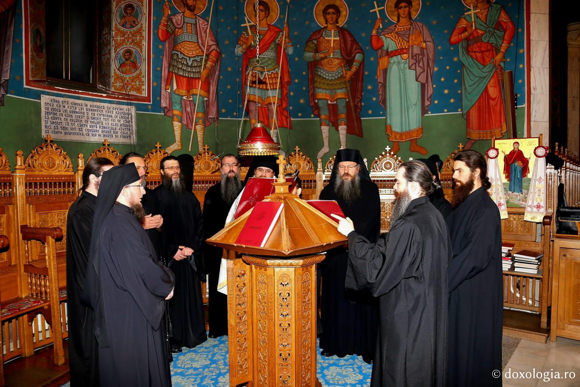 (Foto) Bucuria Învierii Domnului la Mănăstirea Sihăstria | Doxologia