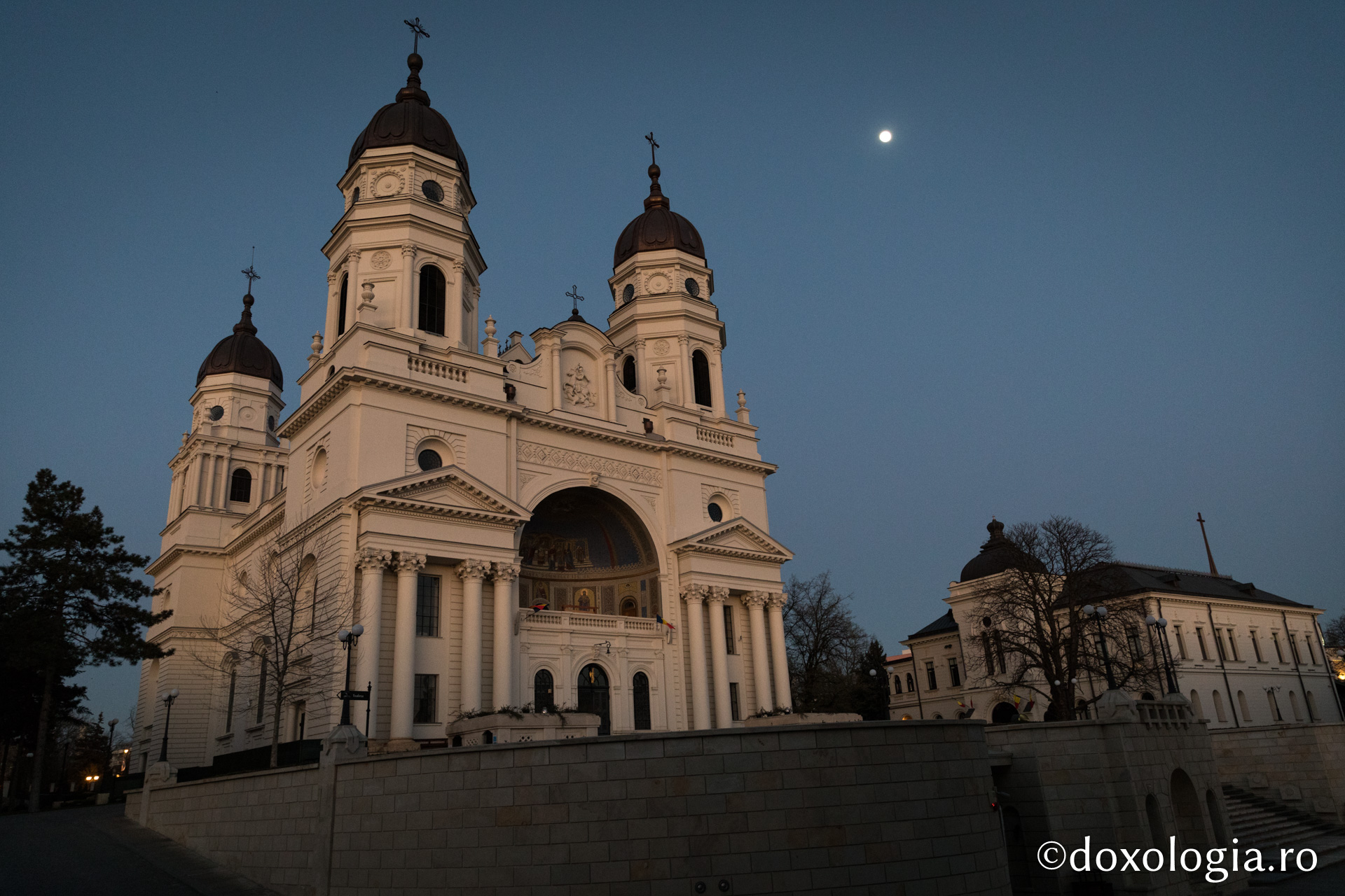 (Foto) Sfânta Parascheva și-a vizitat închinătorii | Doxologia