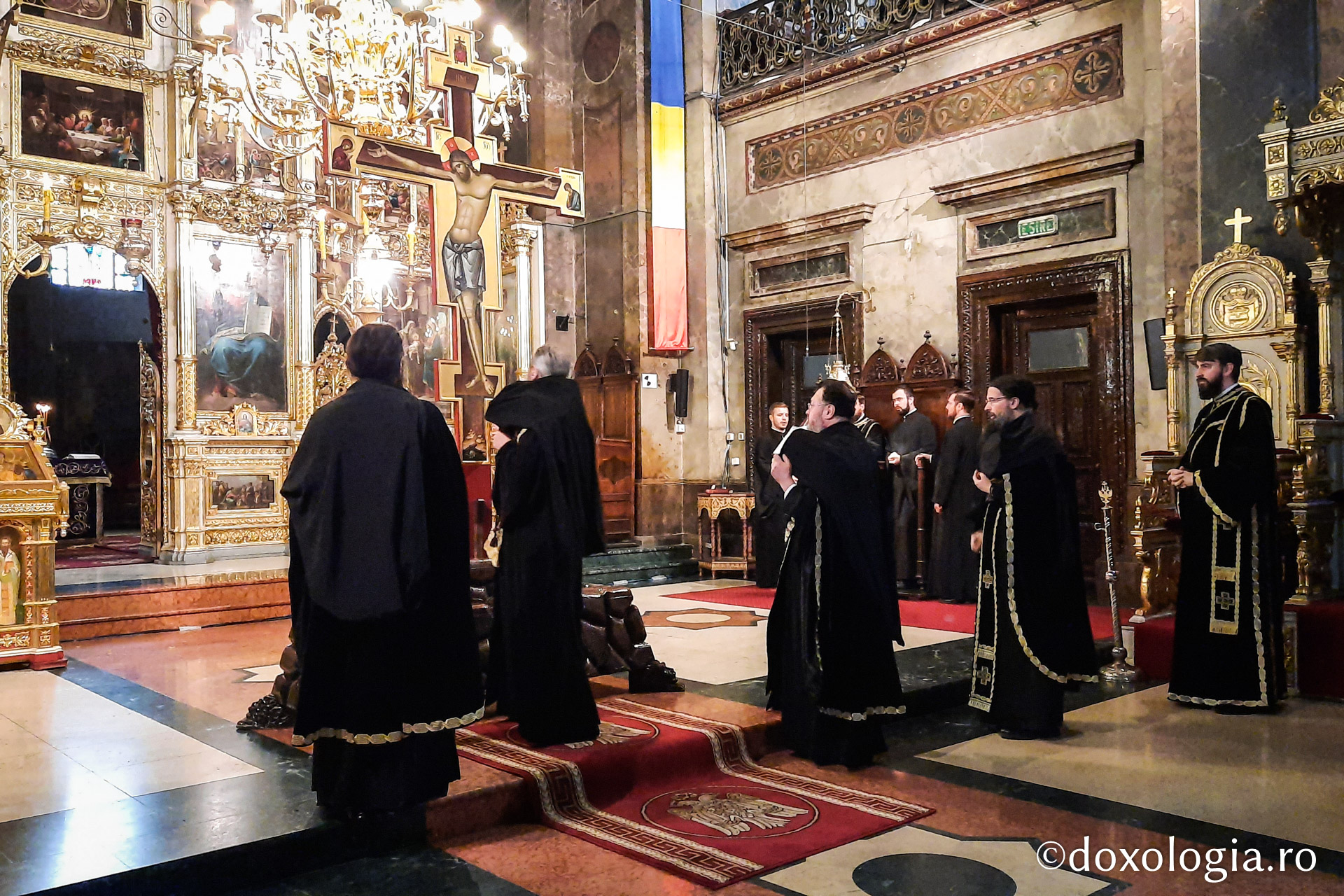 (Foto) Vecernia scoaterii Sfântului Epitaf la Catedrala mitroplitană ...