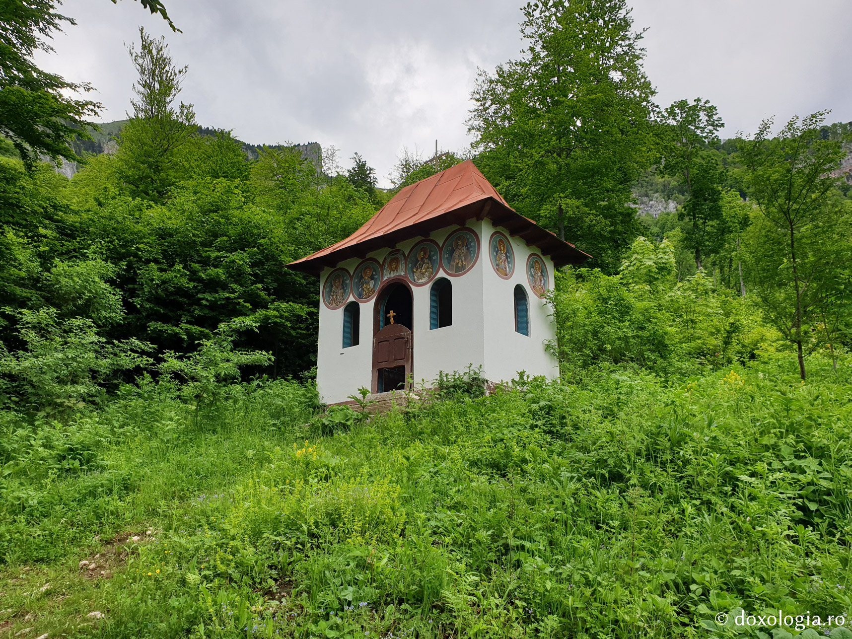 (Foto) Pătrunsa – o mănăstire de o frumusețe aparte | Doxologia