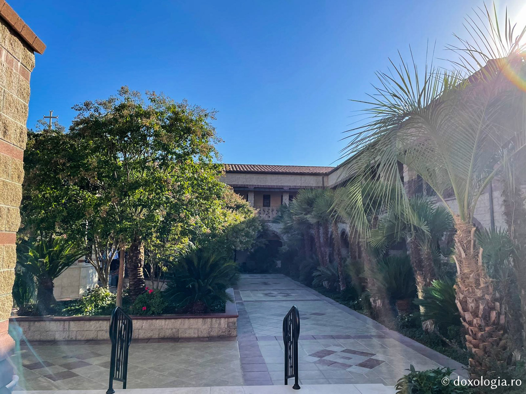 (Foto) Frumusețea Mănăstirii Izvorul Tămăduirii din Dunlap, California ...