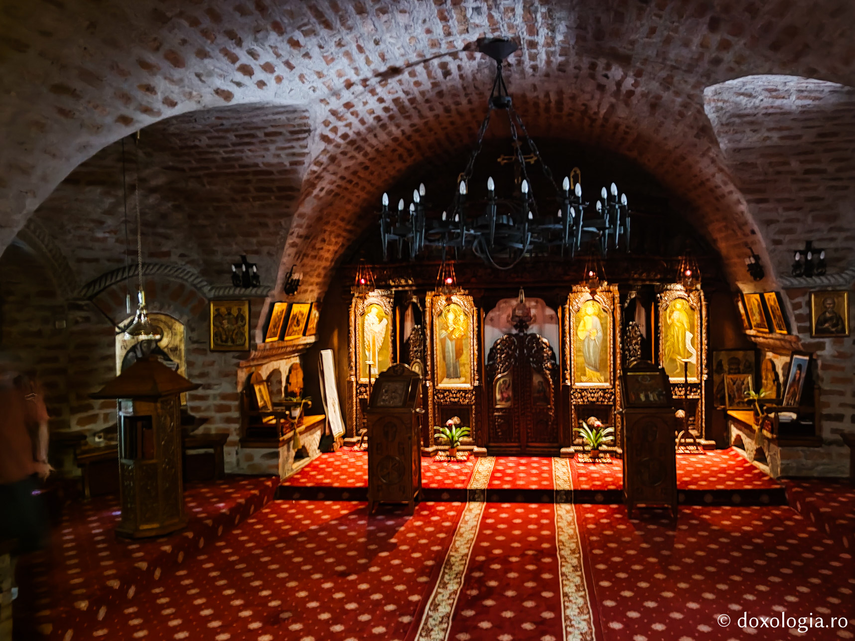 (Foto) Un colț de rai – Mănăstirea Rohia | Doxologia