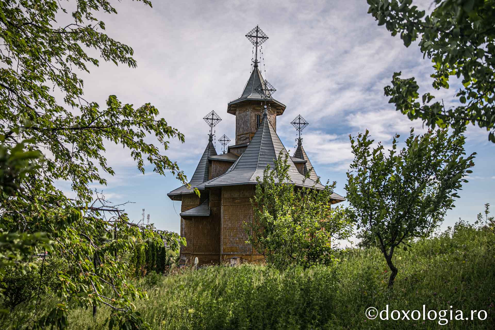 Mănăstirea „Schimbarea la Față” Dobrina – Huşi | Doxologia