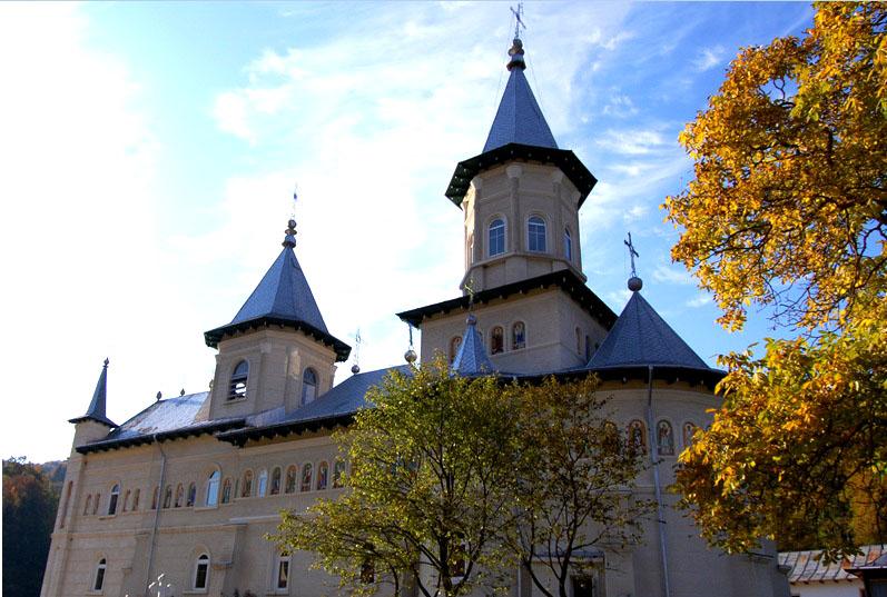 Sărbătoare la Mănăstirea Nechit din judeţul Neamţ | Doxologia