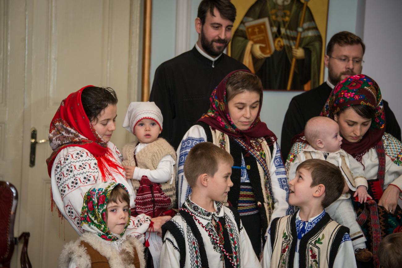 Colindători la Reședința Mitropolitană - Corul diaconilor de la ...