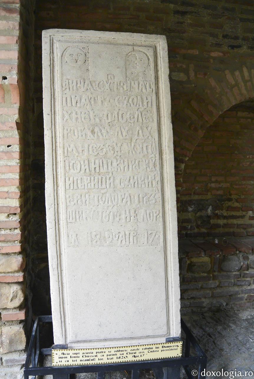 (Foto) Mănăstirea Stelea din inima orașului Târgoviște | Doxologia