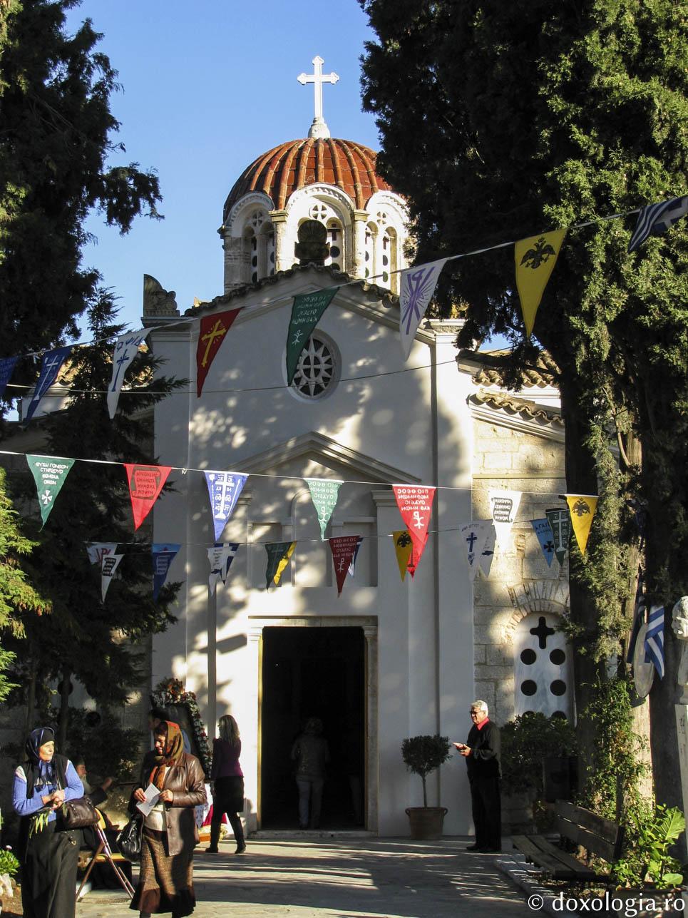 (Foto) Mormântul și moaștele Sfântului Apostol Luca din Teba – Grecia ...