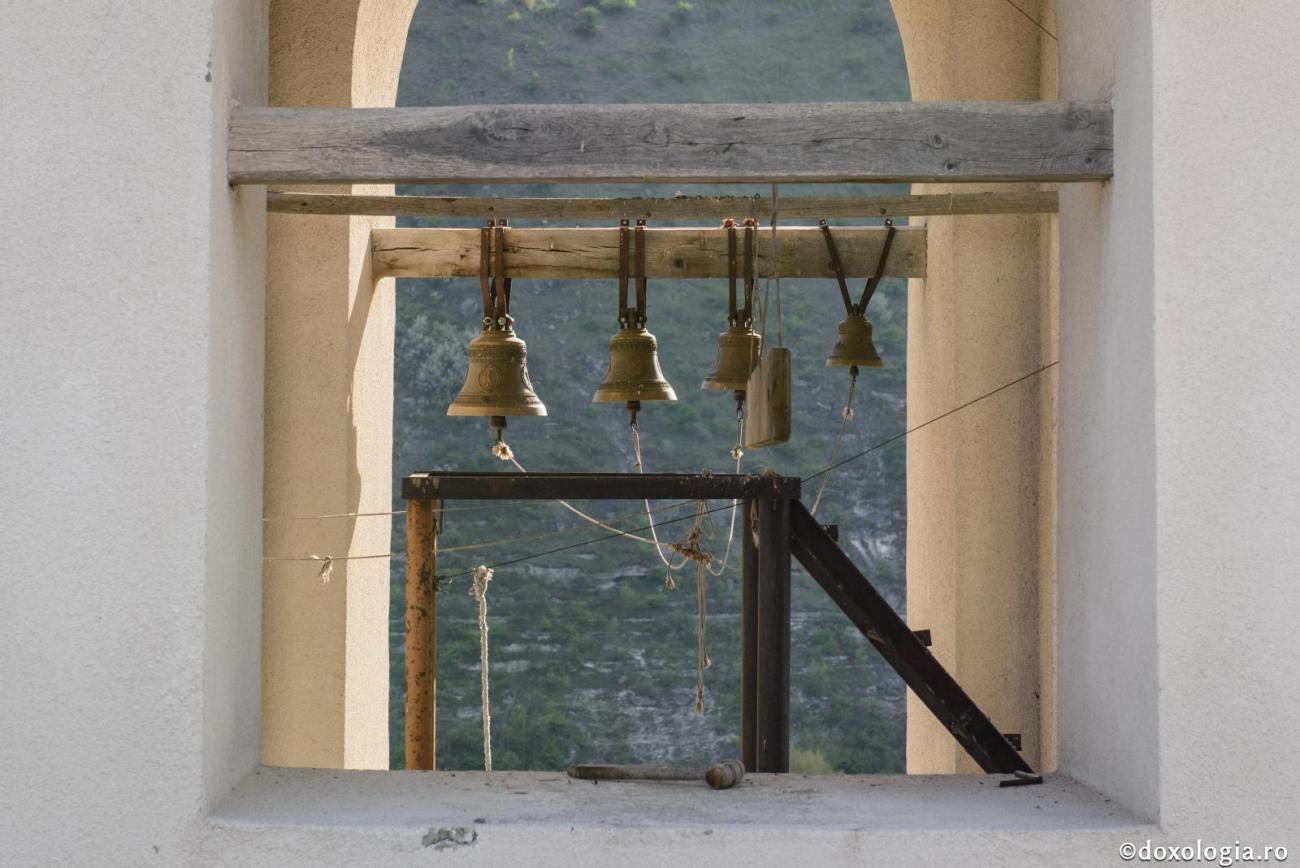 Clopote plâng, clopote cânt (galerie FOTO) | Doxologia