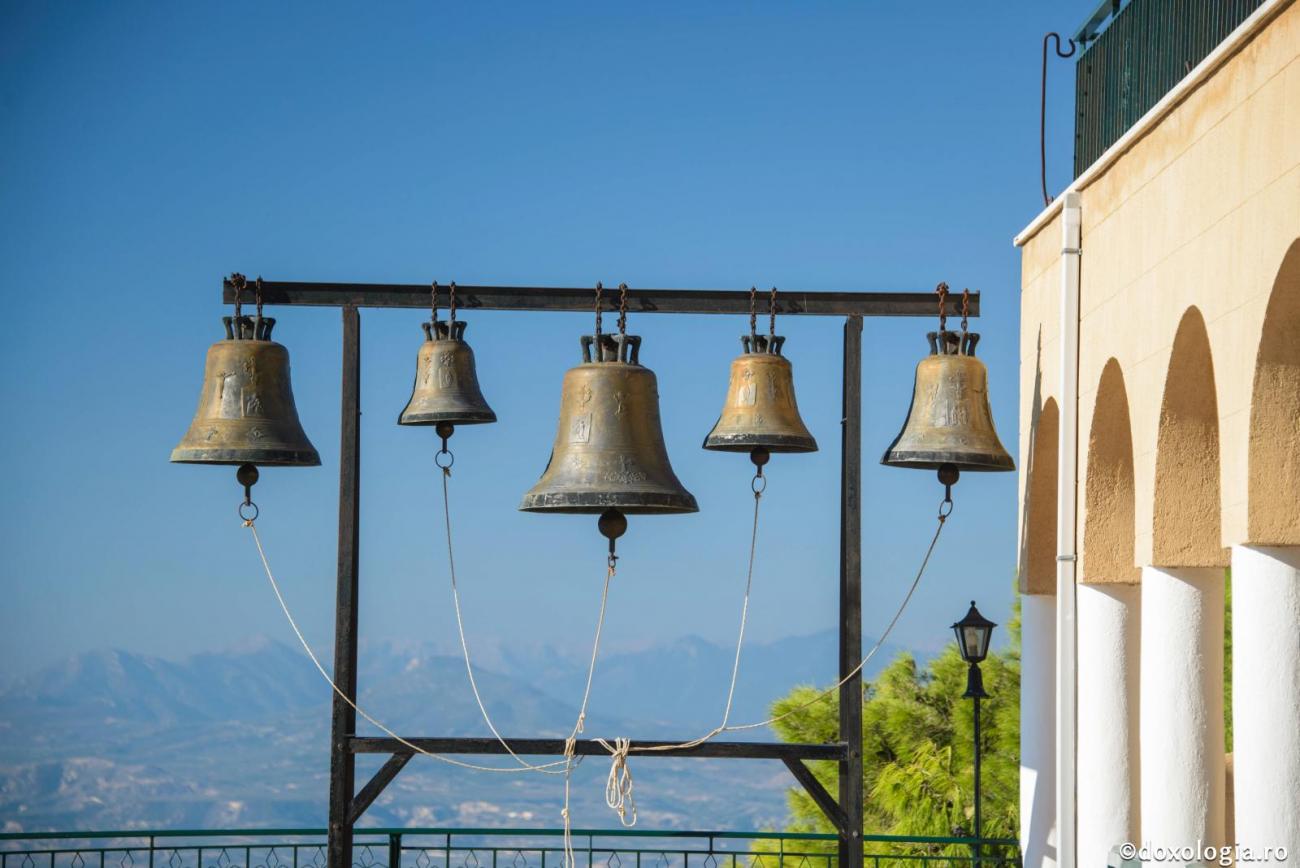 Clopote plâng, clopote cânt (galerie FOTO) | Doxologia