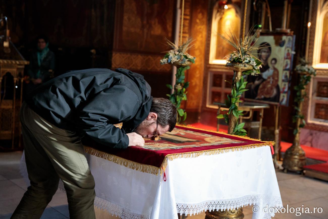 Am văzut pe Maica Domnului plângând – pelerini pe drumul spre Înviere ...