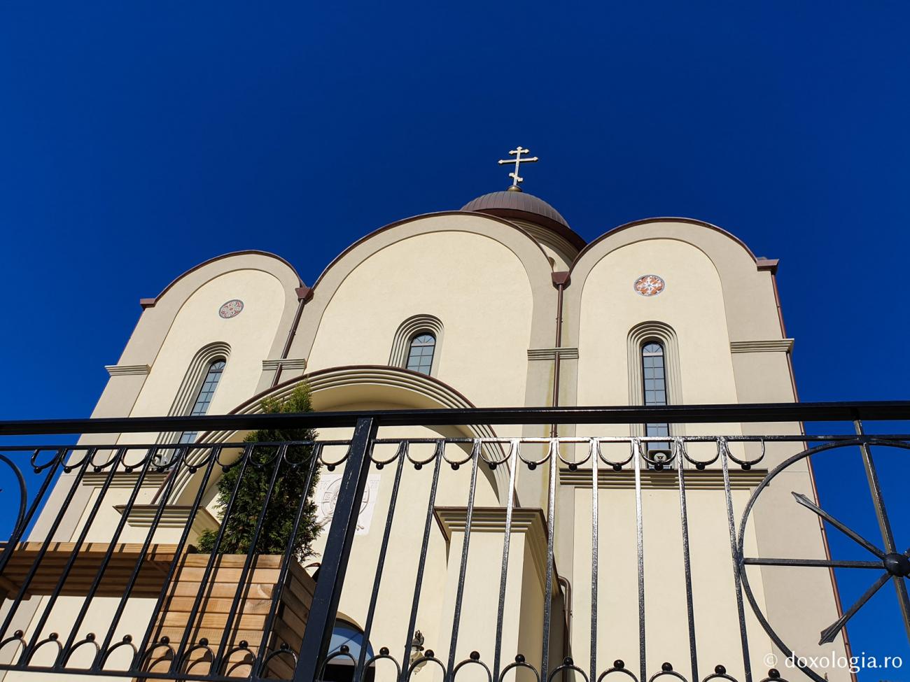 (Foto) Mănăstirea Sfântul Ierarh Luca Doctorul din Nafplio, Grecia ...