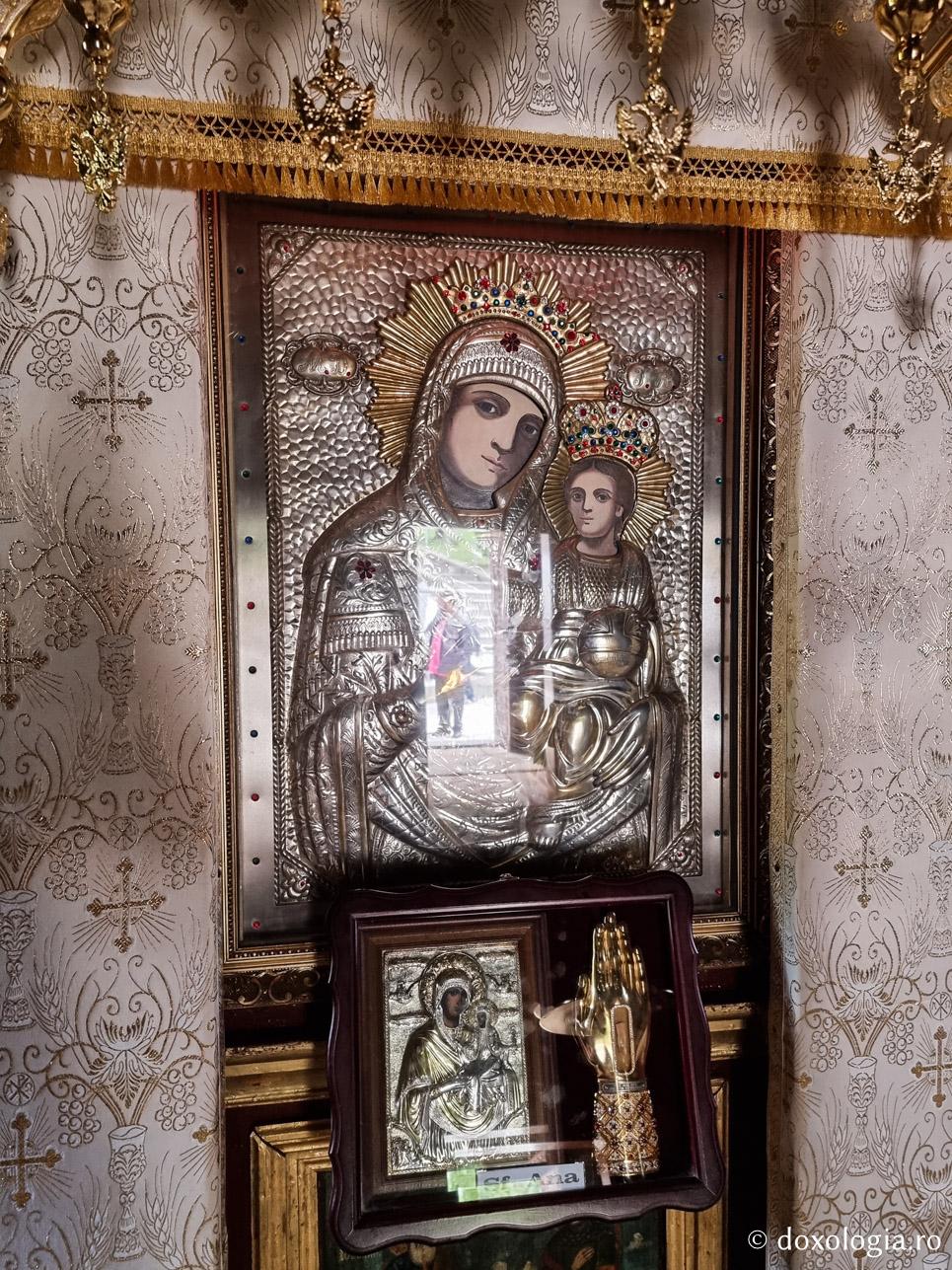 (Foto) Liniștea de la Mănăstirea Sihla | Doxologia