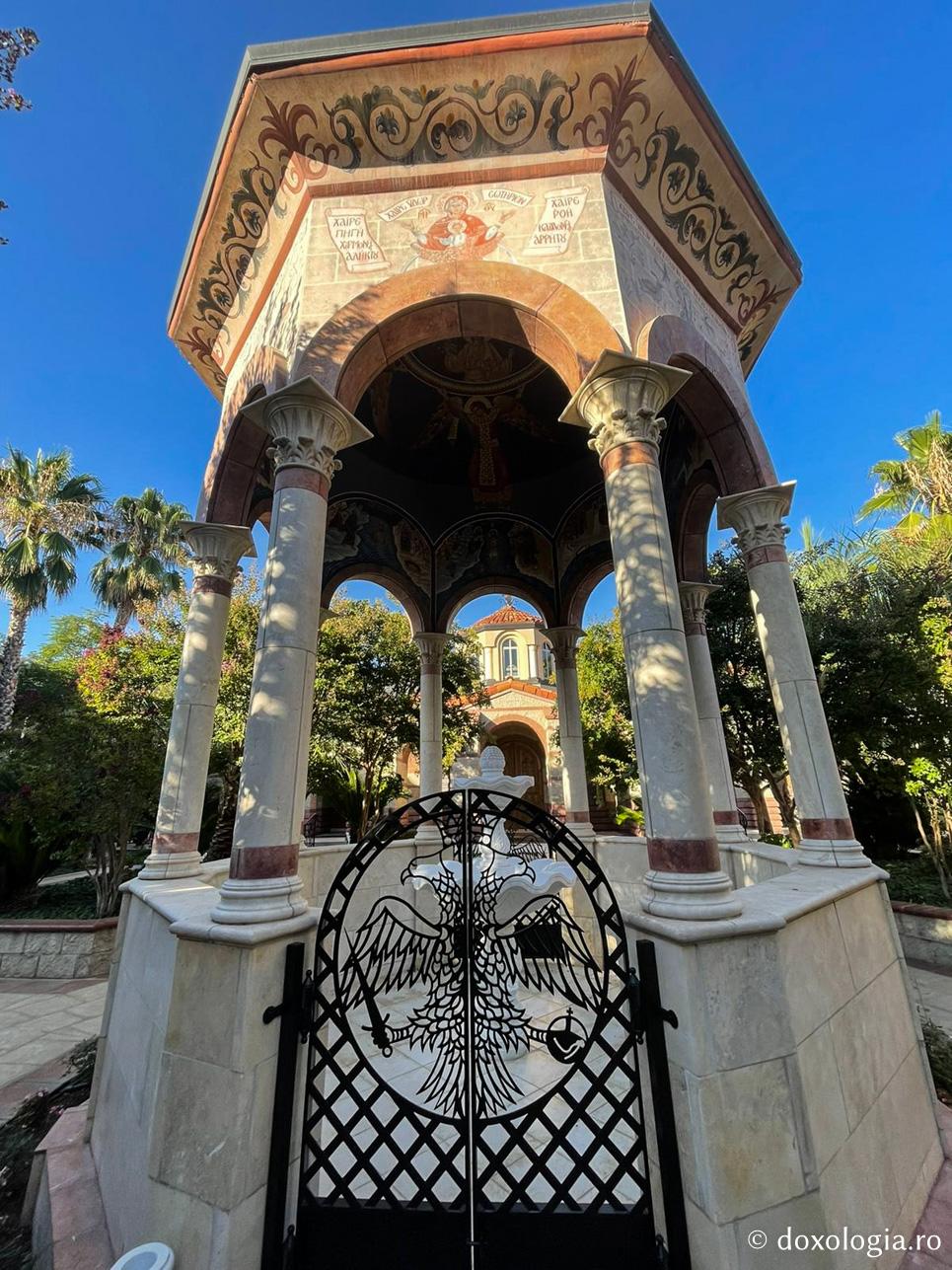 (Foto) Frumusețea Mănăstirii Izvorul Tămăduirii din Dunlap, California ...