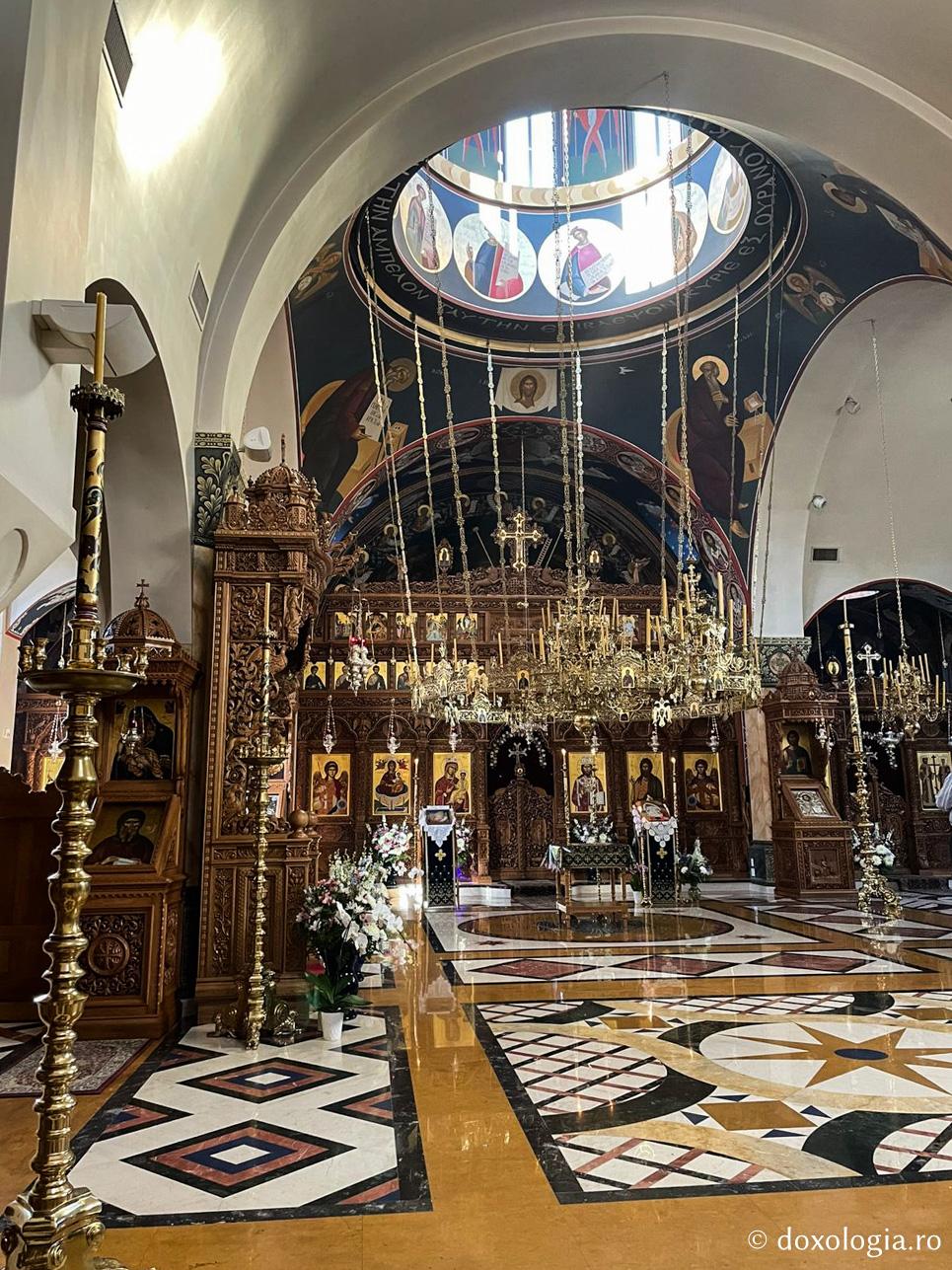 (Foto) Frumusețea Mănăstirii Izvorul Tămăduirii din Dunlap, California ...