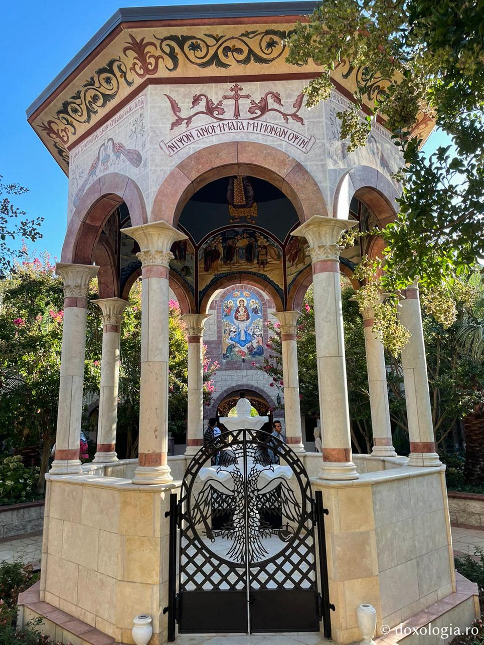 (Foto) Frumusețea Mănăstirii Izvorul Tămăduirii din Dunlap, California ...