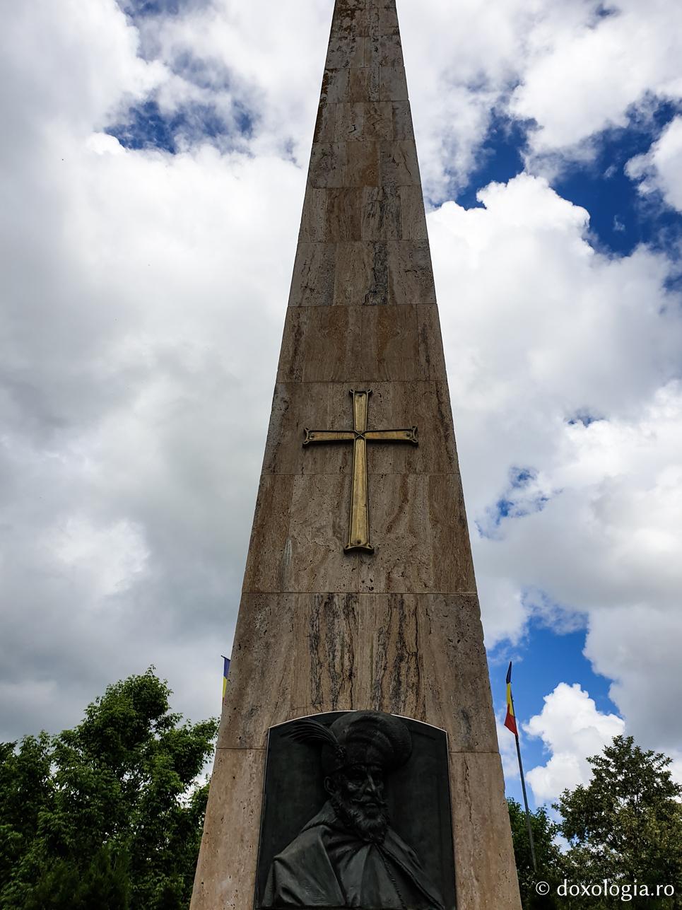 (Foto) Mormântul voievodului Mihai Viteazul, primul domnitor al Unirii ...