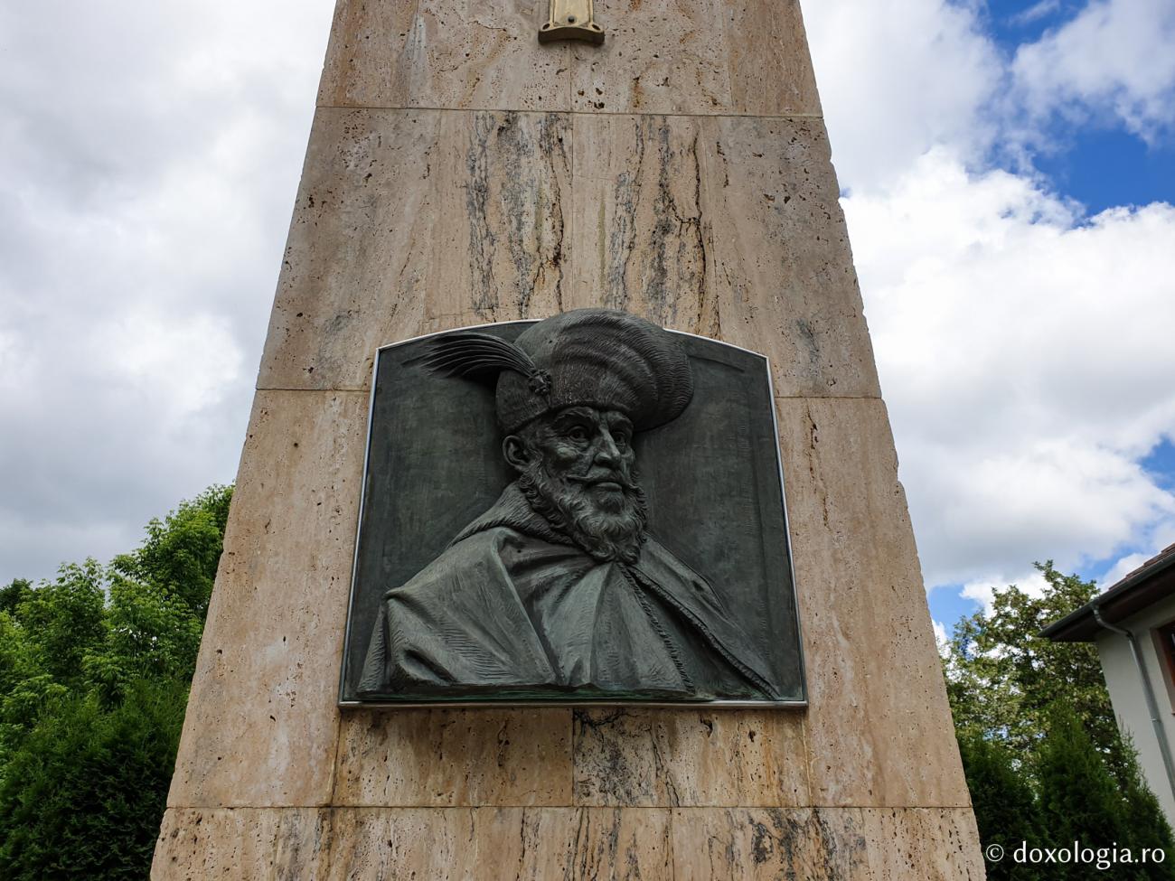 (Foto) Mormântul voievodului Mihai Viteazul, primul domnitor al Unirii ...