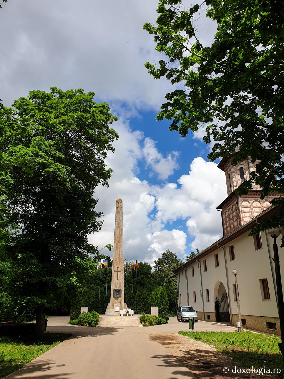 (Foto) Mormântul voievodului Mihai Viteazul, primul domnitor al Unirii ...