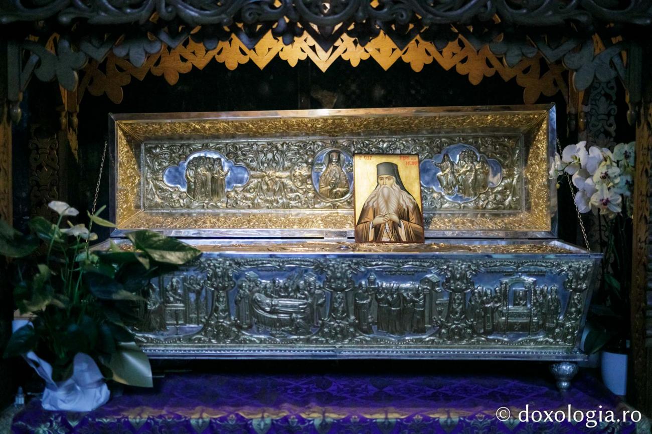 (Foto) Sfintele moaște, izvoare de mântuire: Cum arată racla Sfântului ...