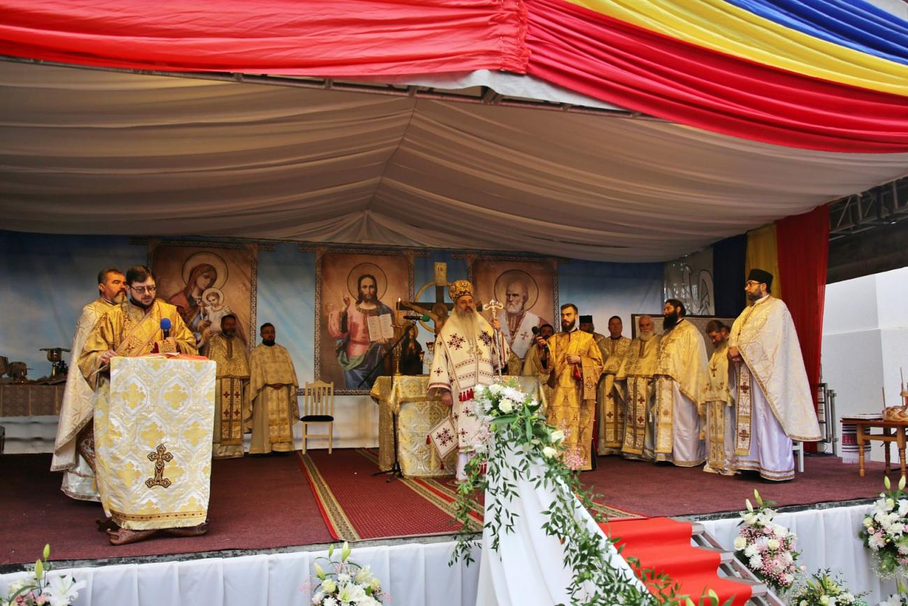 Biserica din Poiana-Deleni a fost resfințită de Mitropolitul Moldovei ...