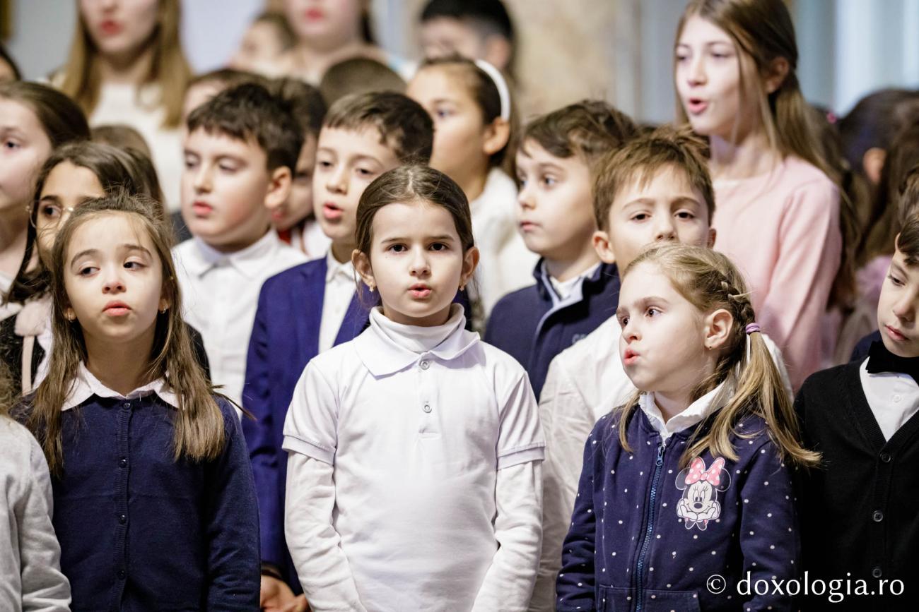(Foto) Școala „Vasile Conta” Iași, clasele I C, A și B și clasa a IV-a ...
