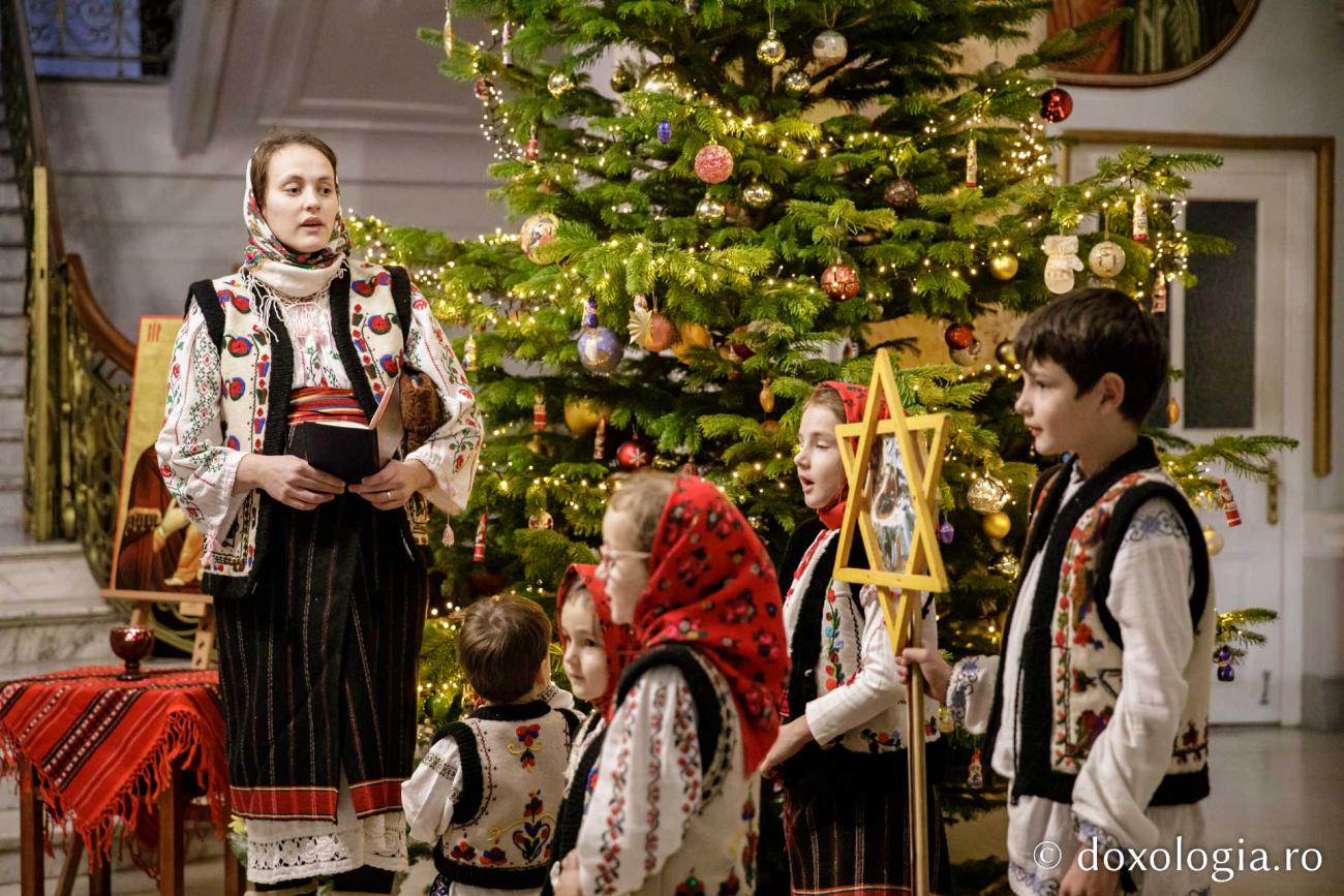 (Foto) Fam. pr. Istrate Mihail - Stănești – Colindători la Reședința ...