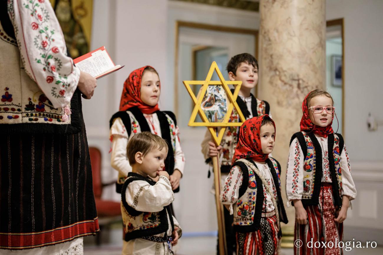 (Foto) Fam. pr. Istrate Mihail - Stănești – Colindători la Reședința ...