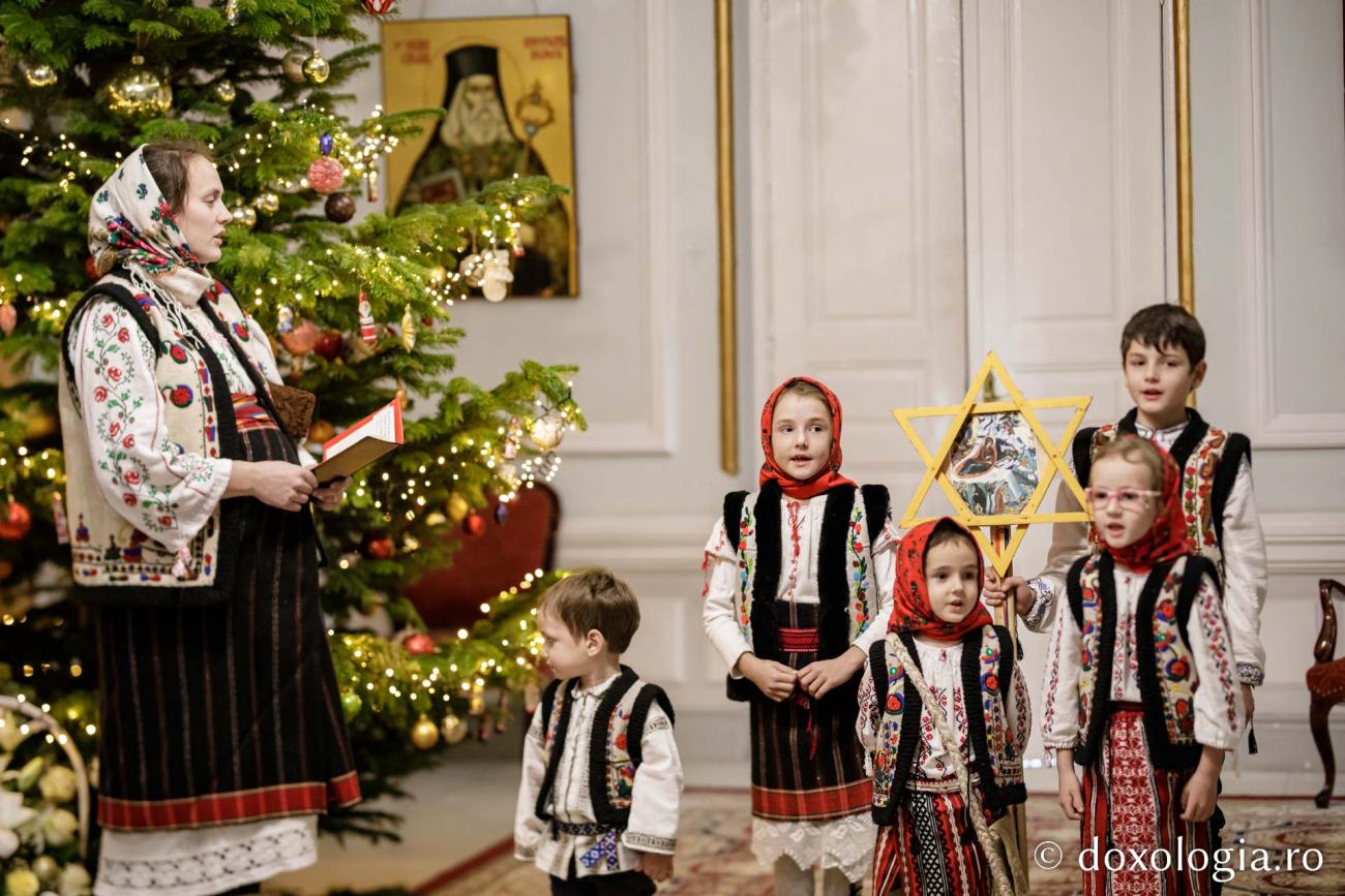 (Foto) Fam. pr. Istrate Mihail - Stănești – Colindători la Reședința ...