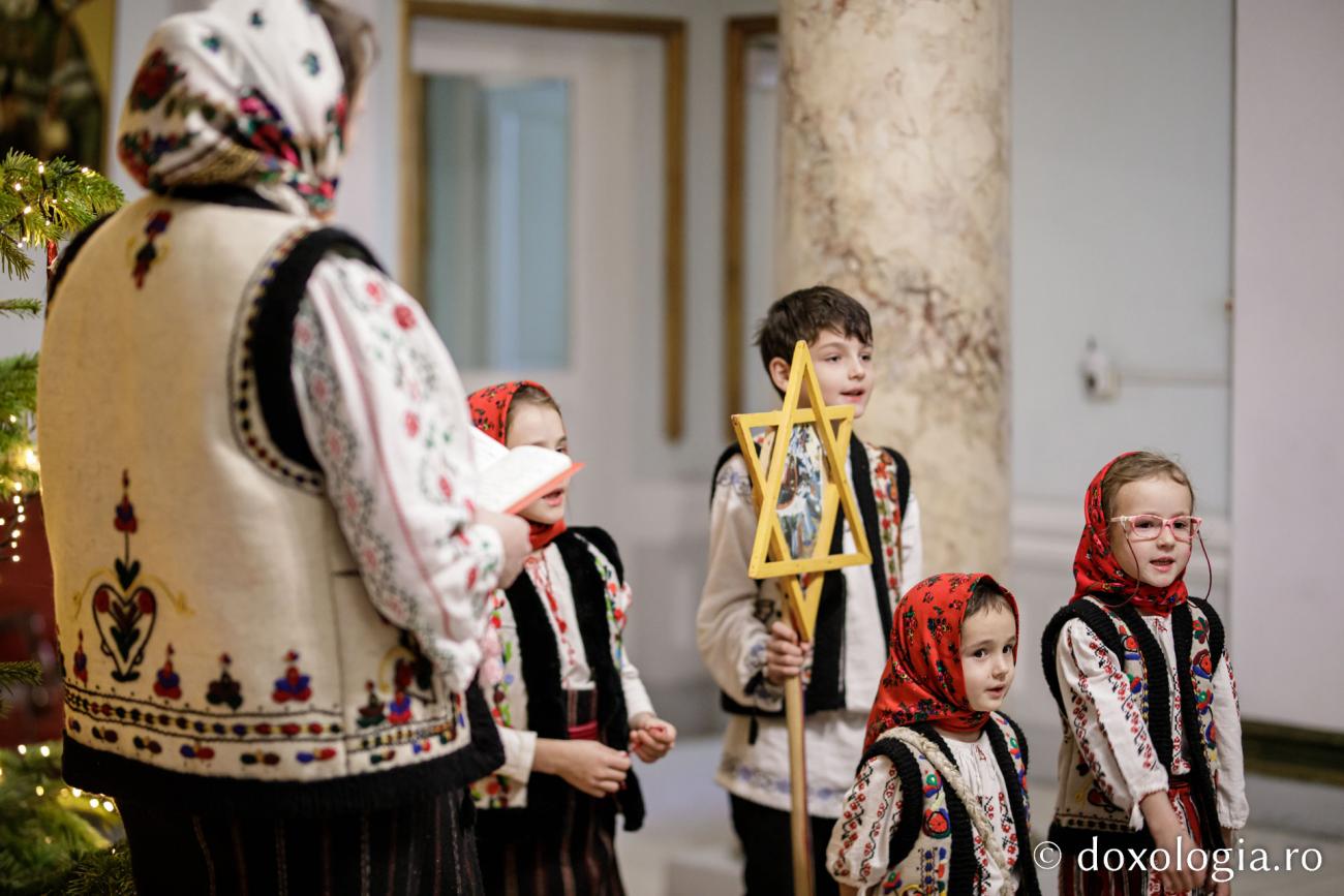 (Foto) Fam. pr. Istrate Mihail - Stănești – Colindători la Reședința ...