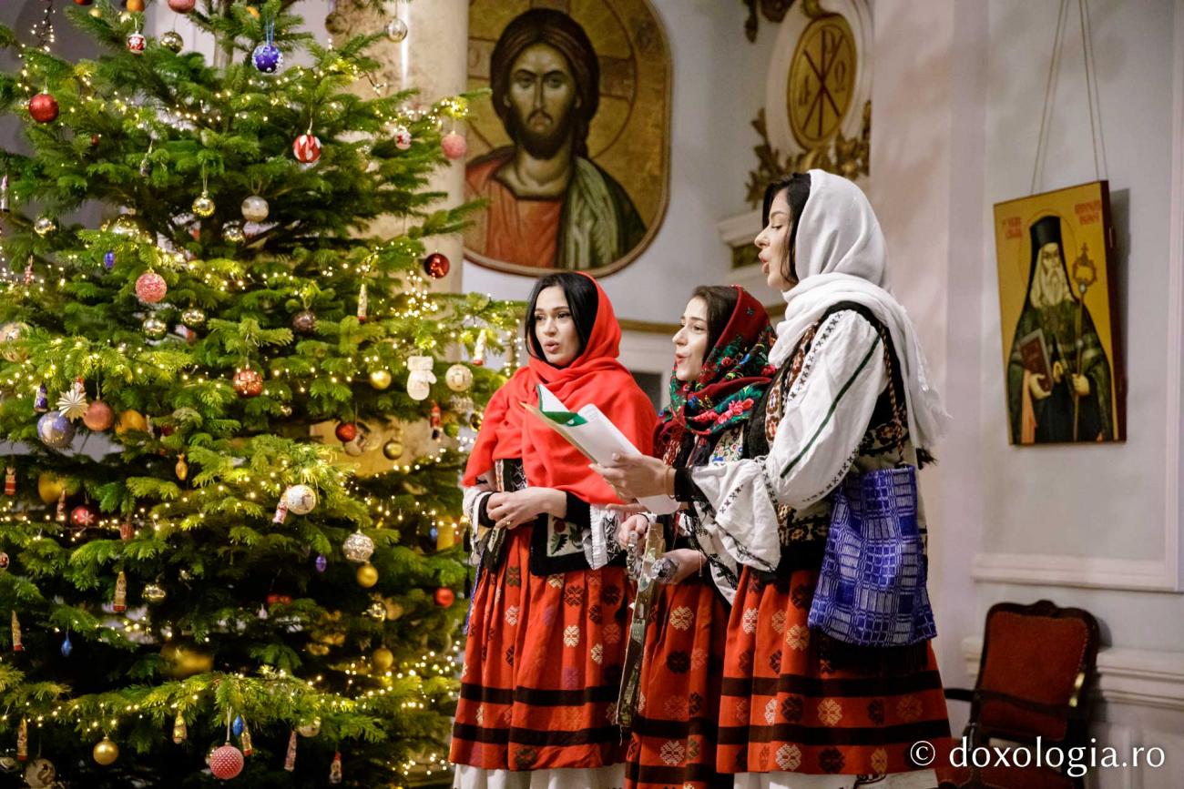(Foto) Grupul „Pe aripi de Colind” – Colindători la Reședința ...