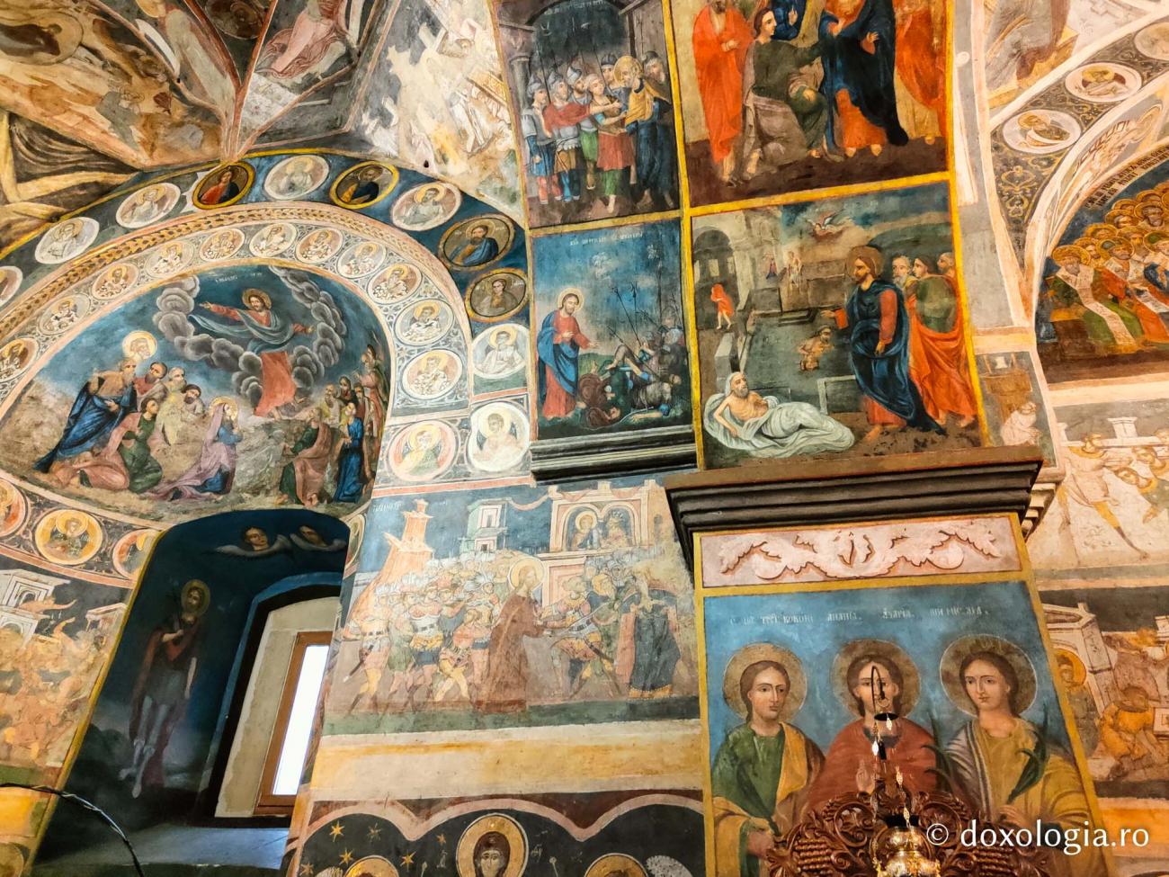 (Foto) Liniștea de la Mănăstirea Coșula | Doxologia
