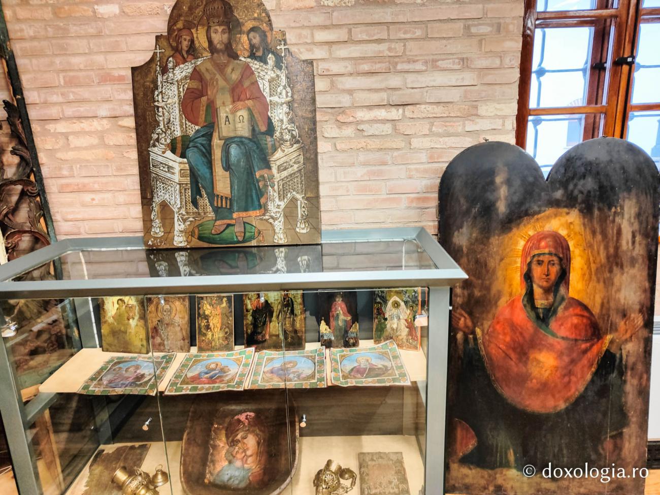(Foto) Liniștea de la Mănăstirea Coșula | Doxologia