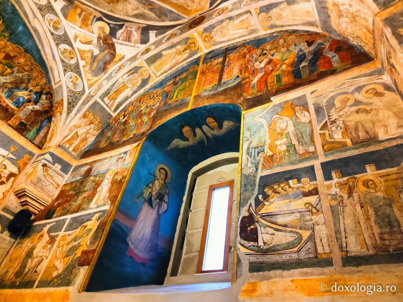 (Foto) Liniștea de la Mănăstirea Coșula | Doxologia