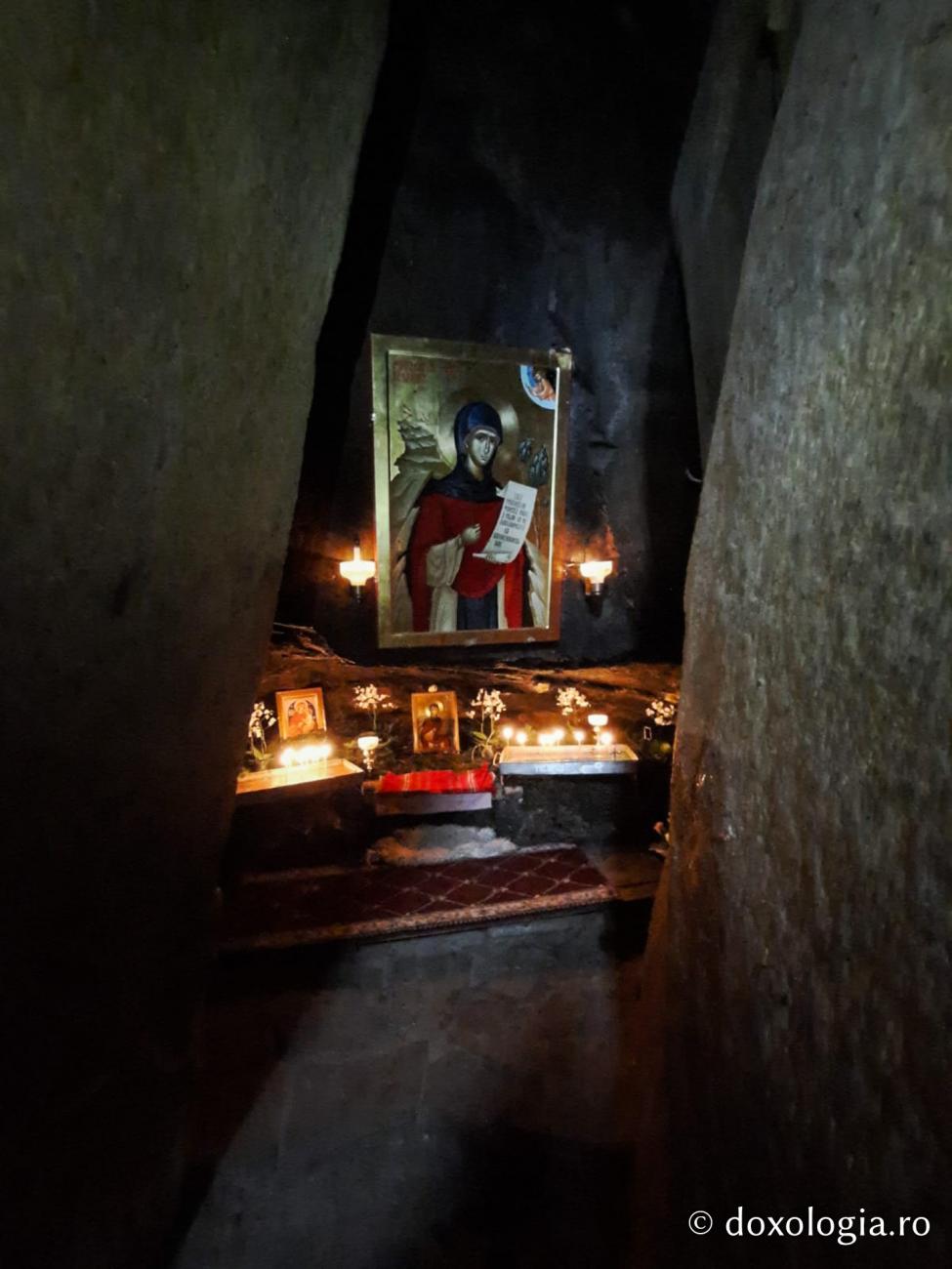 (Foto) Peștera Sfintei Cuvioase Teodora de la Sihla în ajun de Crăciun ...