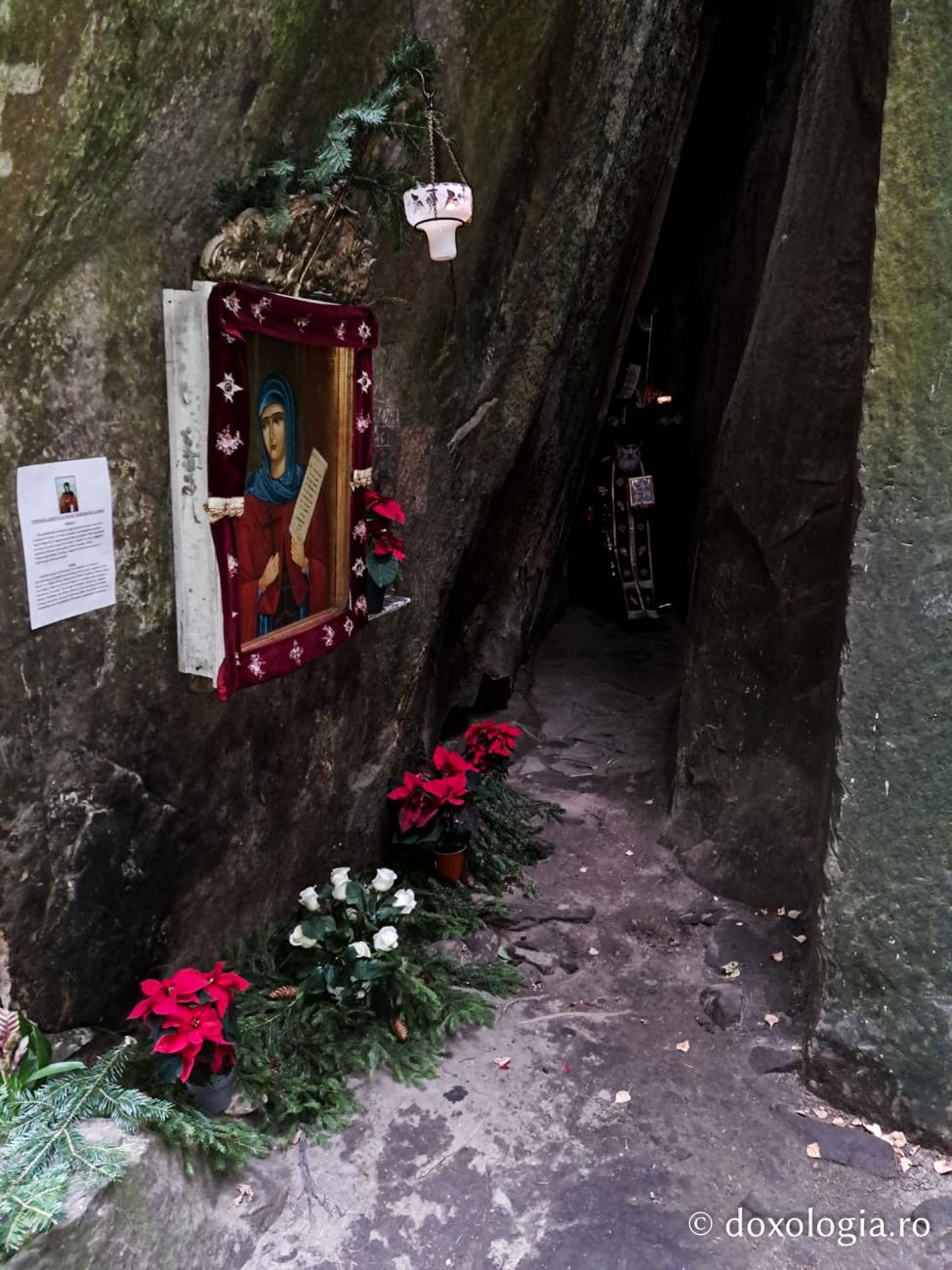 (Foto) Peștera Sfintei Cuvioase Teodora de la Sihla în ajun de Crăciun ...