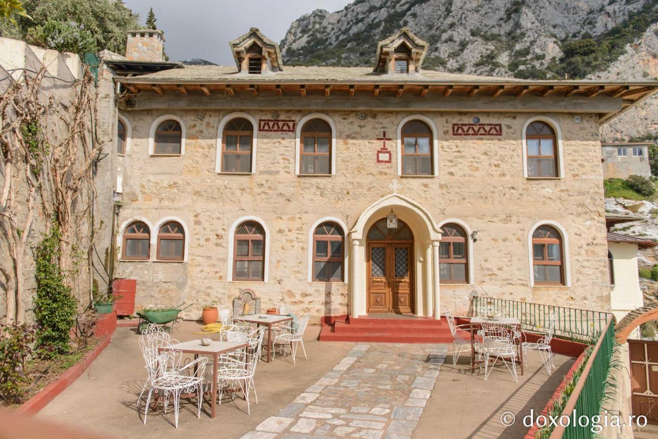 (Foto) Pași de pelerin la Coliba „Adormirea Maicii Domnului” de la ...