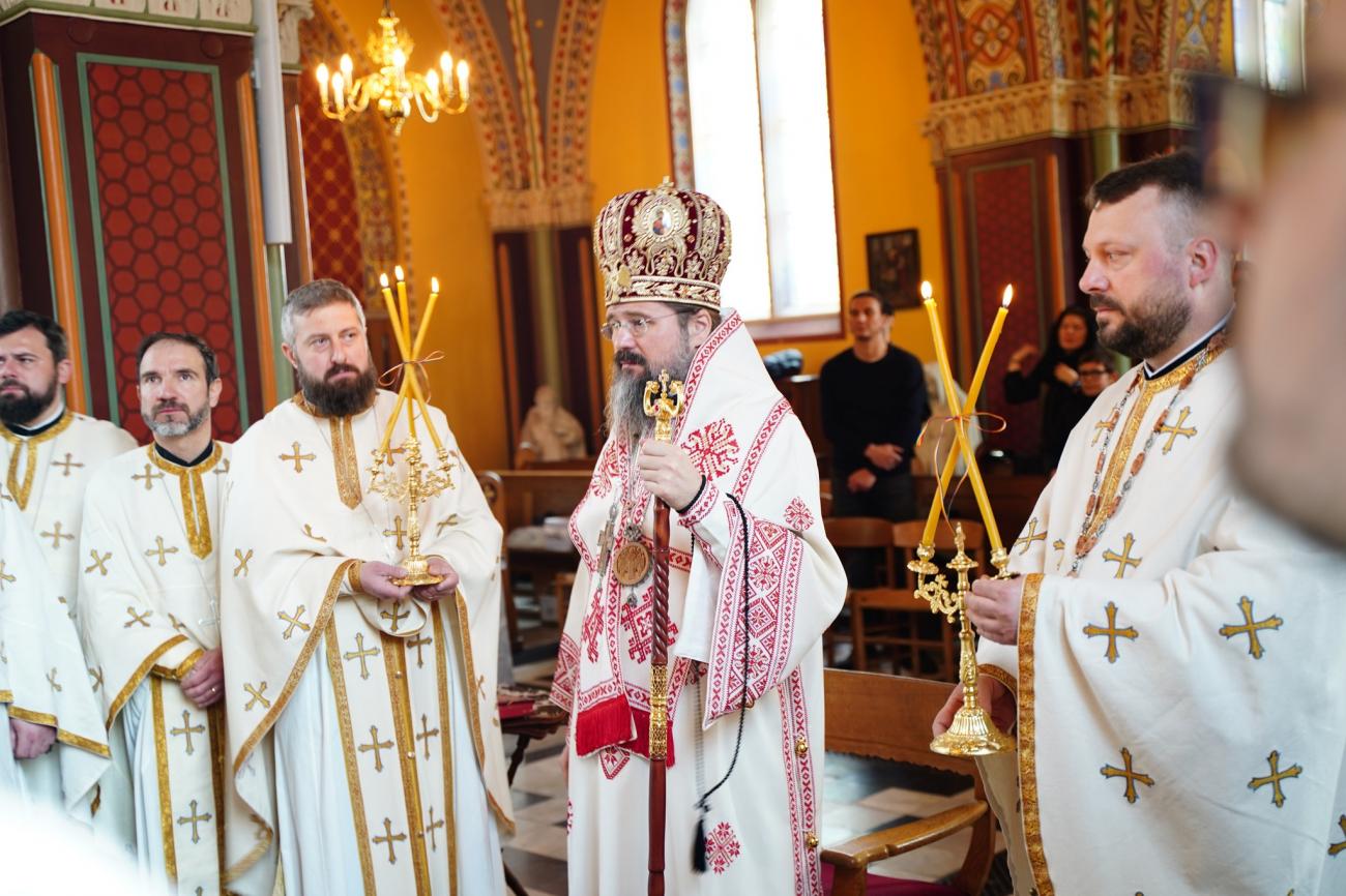 (Foto) Sfânta Liturghie și rânduiala spălării picioarelor, în biserica ...