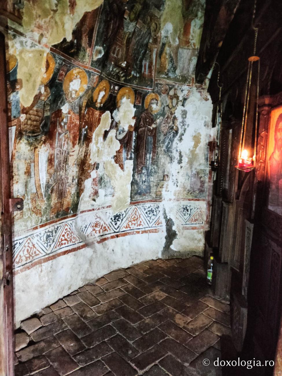 (Foto) Biserica rupestră „Sfântul Atanasie cel Mare” din complexul ...