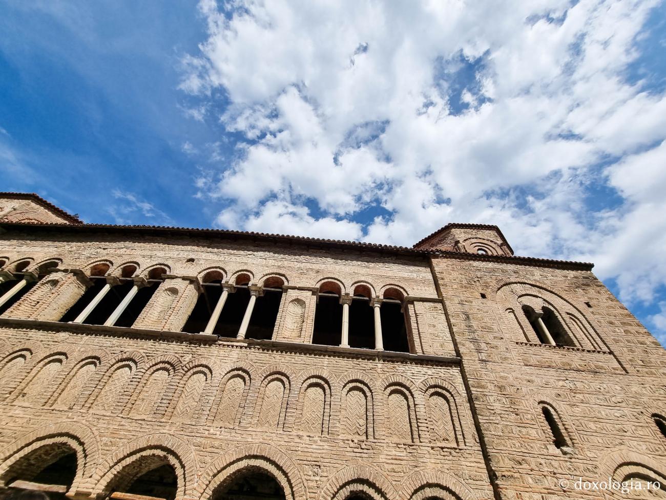 (Foto) Pași de pelerin la Biserica „Sfânta Sofia” din Ohrid, Macedonia de Nord | Doxologia
