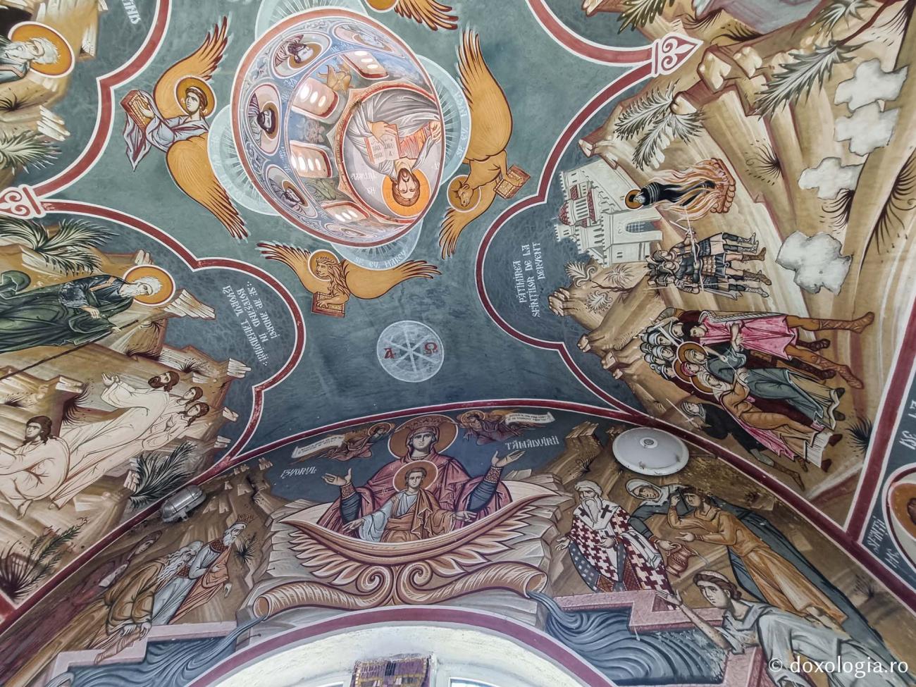 (Foto) Izvorul tămăduitor de la Mănăstirea Dervent | Doxologia