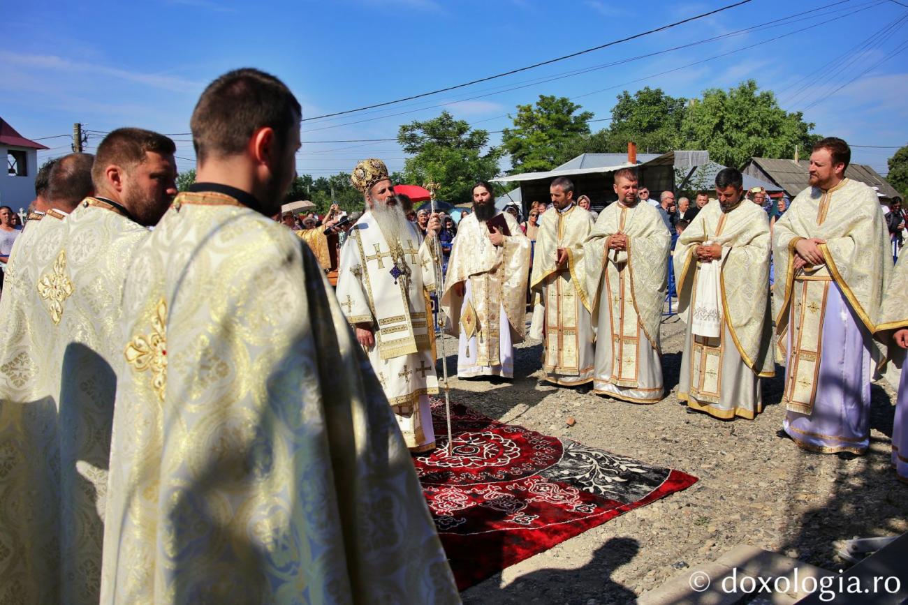 Biserica închinată Sfântului Ierarh Nicolae din Bădiuți a fost ...