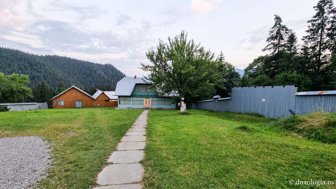 (Foto) Pași de pelerin la Mănăstirea Rarău | Doxologia