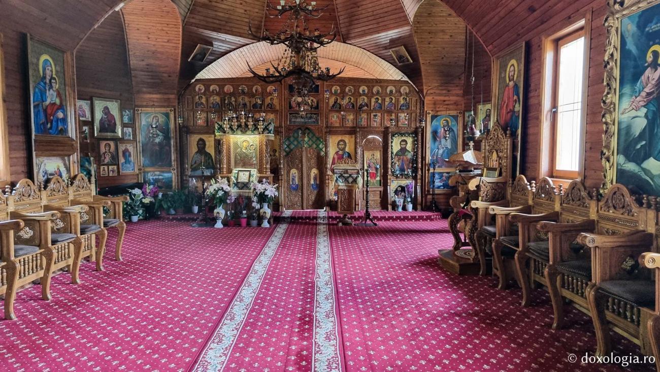 (Foto) Pași de pelerin la Mănăstirea „Sfântul Ioan Iacob” Corlățeni ...