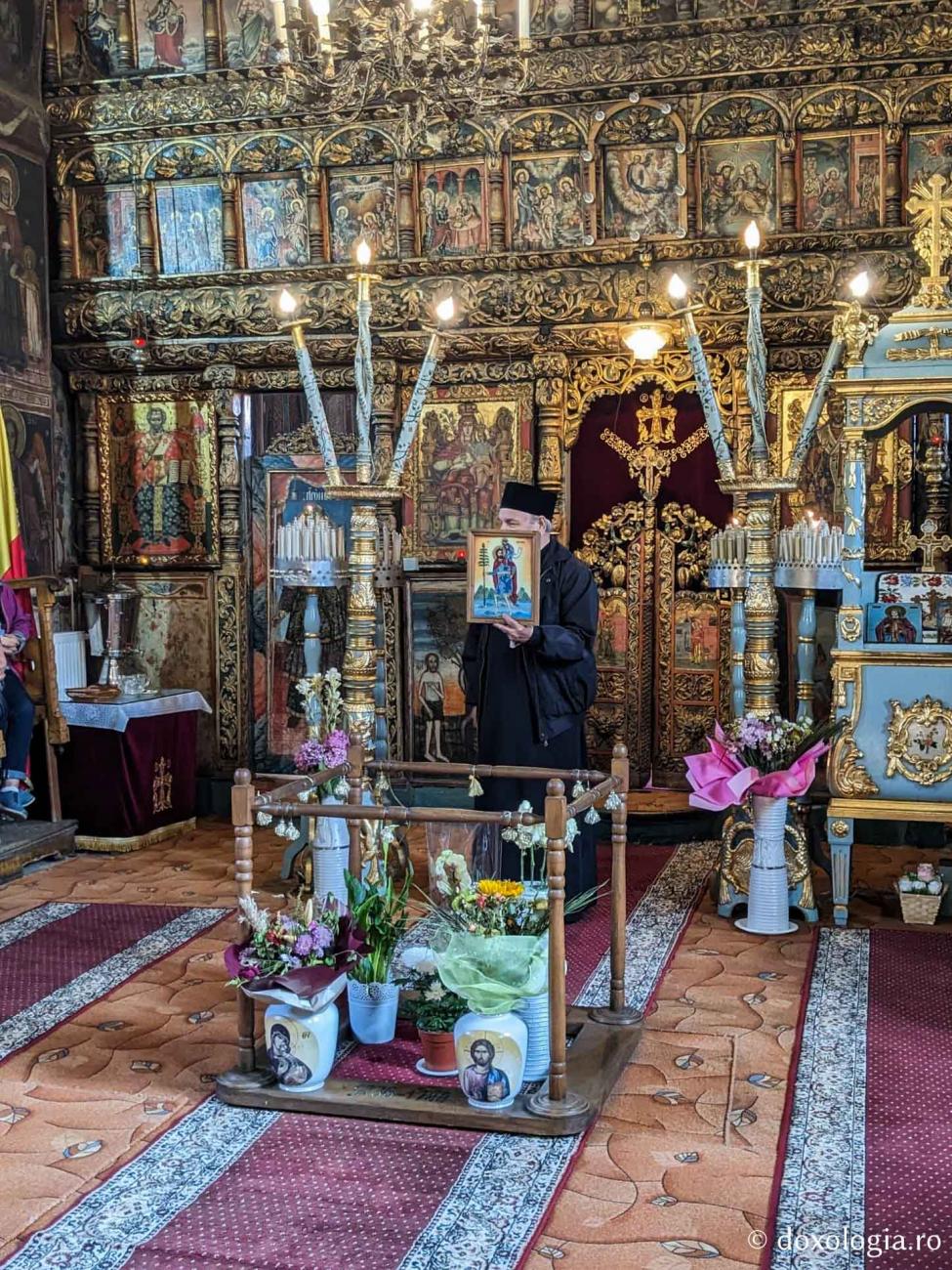 (Foto) Biserica „Cuvioasa Parascheva” din Rășinari | Doxologia