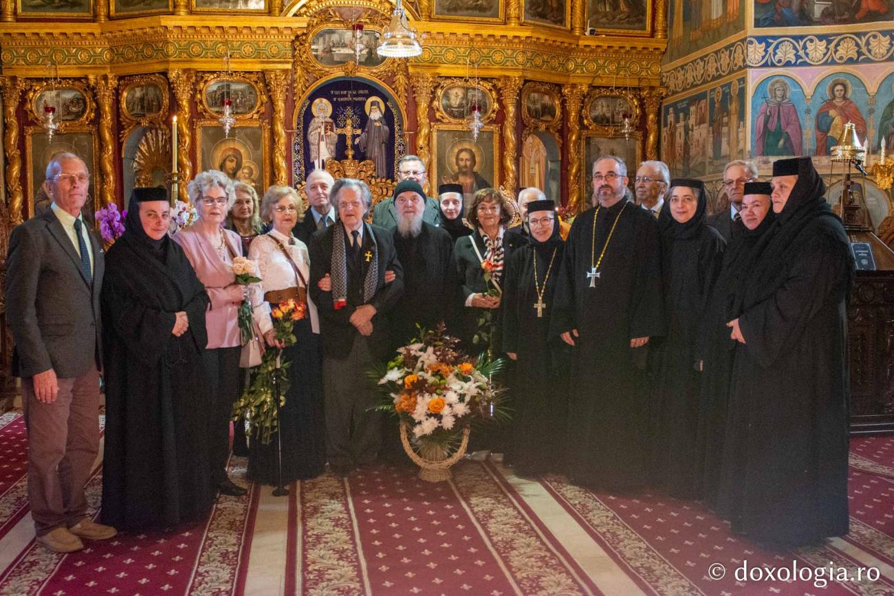 „Crucea Sfântului Ierarh Dosoftei”, dăruită academicianului Alexandru ...
